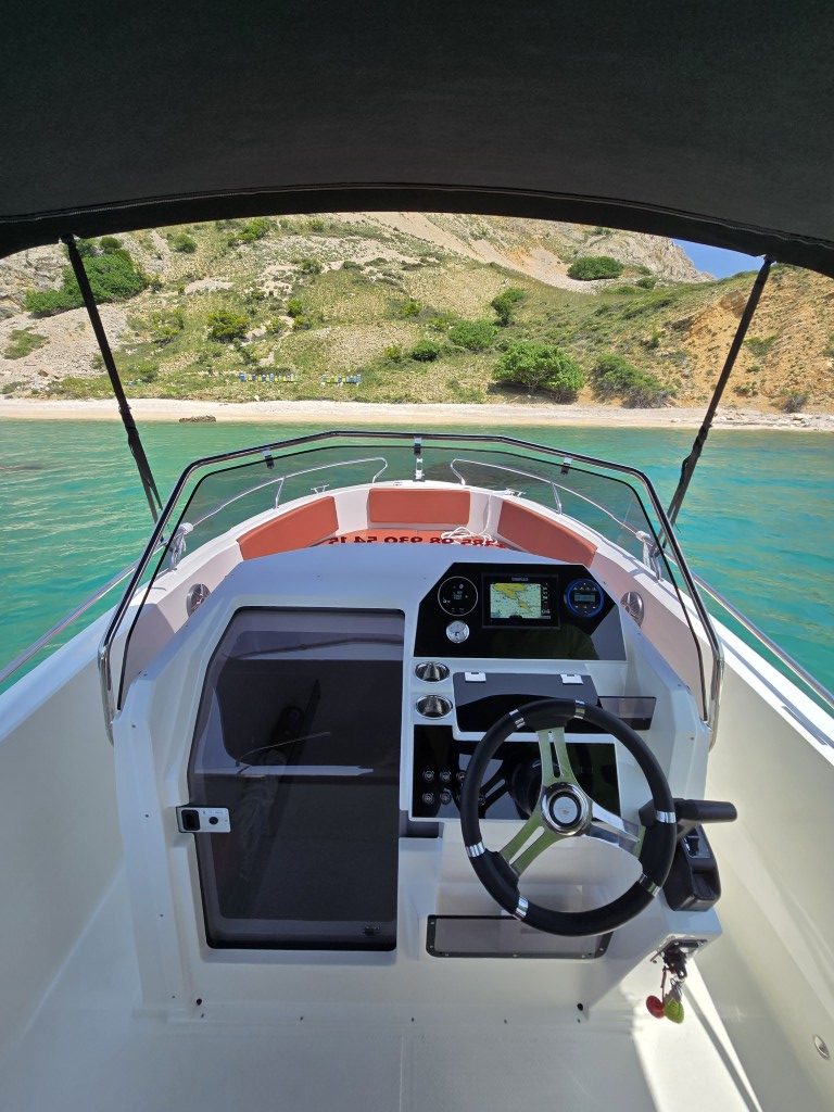 Atlantic Marine 700 OPEN - Regula rent a boat Baška