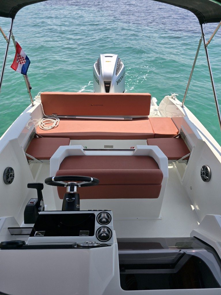 Atlantic Marine 700 OPEN - Regula rent a boat Baška
