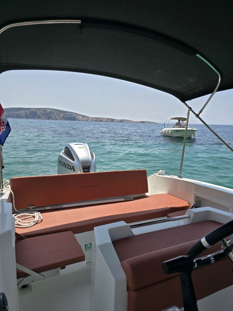 Atlantic Marine 700 OPEN - Regula rent a boat Baška