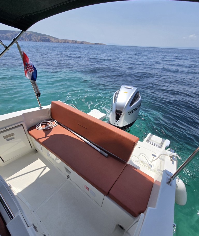 Atlantic Marine 700 OPEN - Regula rent a boat Baška