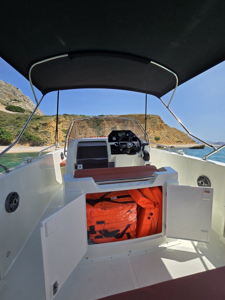Atlantic Marine 700 OPEN - Regula rent a boat Baška