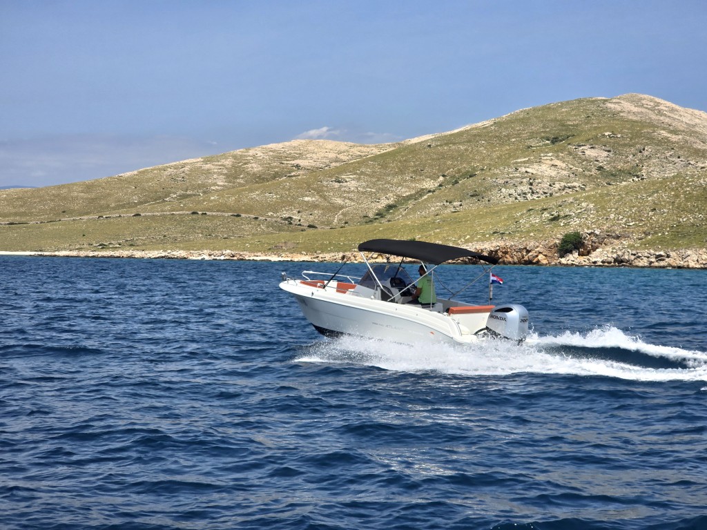 Atlantic Marine 700 OPEN - Regula rent a boat Baška
